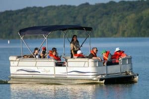 19 Types of Lake Boats (With Pictures) - Outdoor Motives